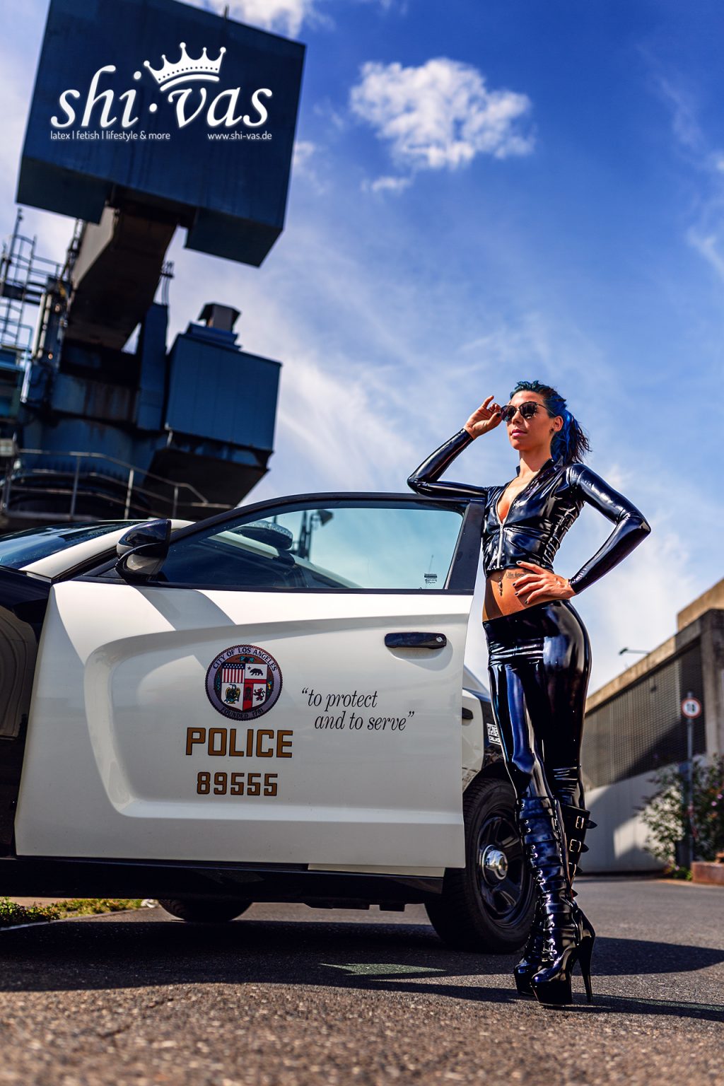 Latex-Cop Coco - #shinydivas | latex, fetish, lifestyle & more