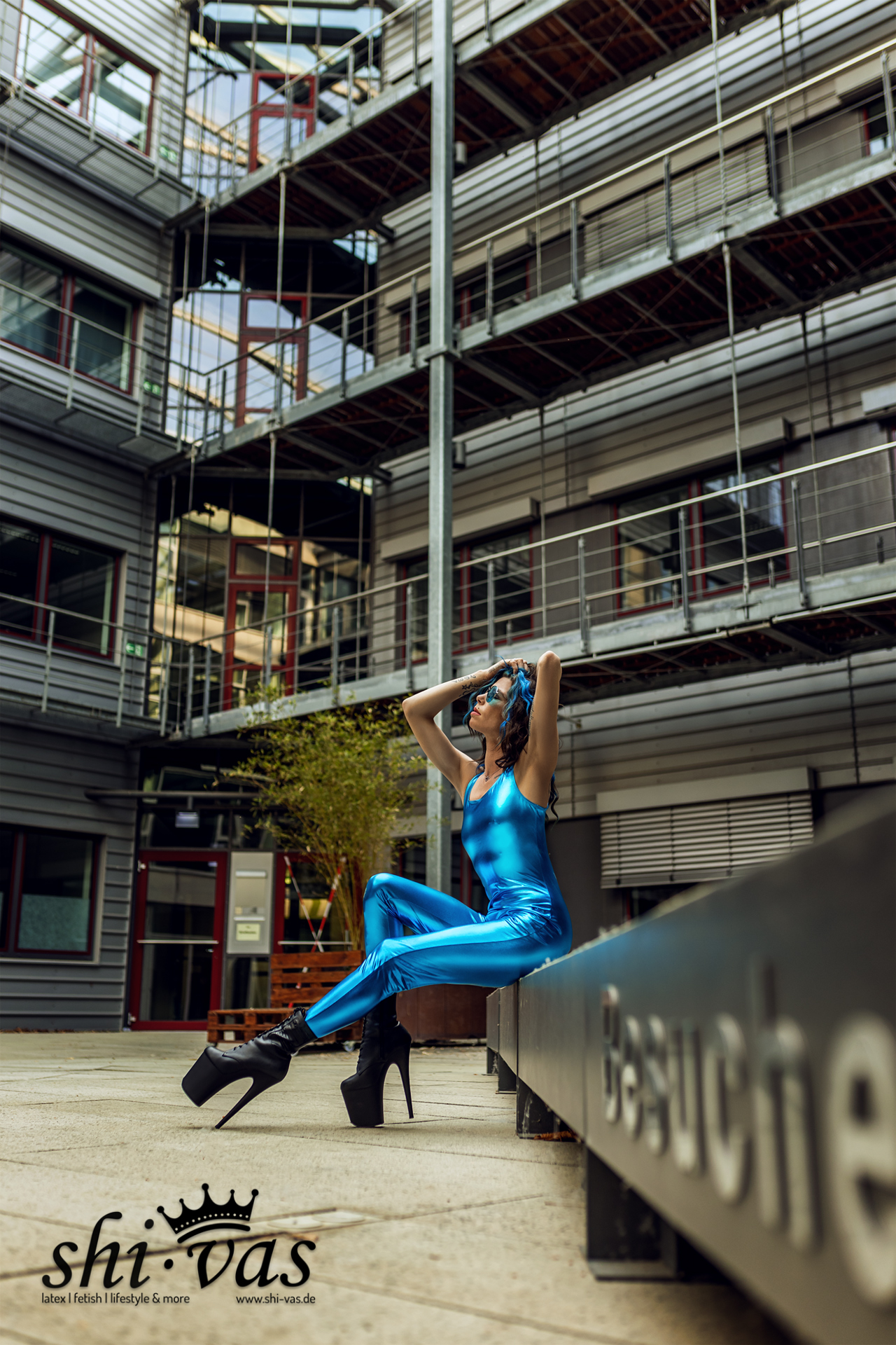 Farbklecks - #shinydivas | latex, fetish, lifestyle & more